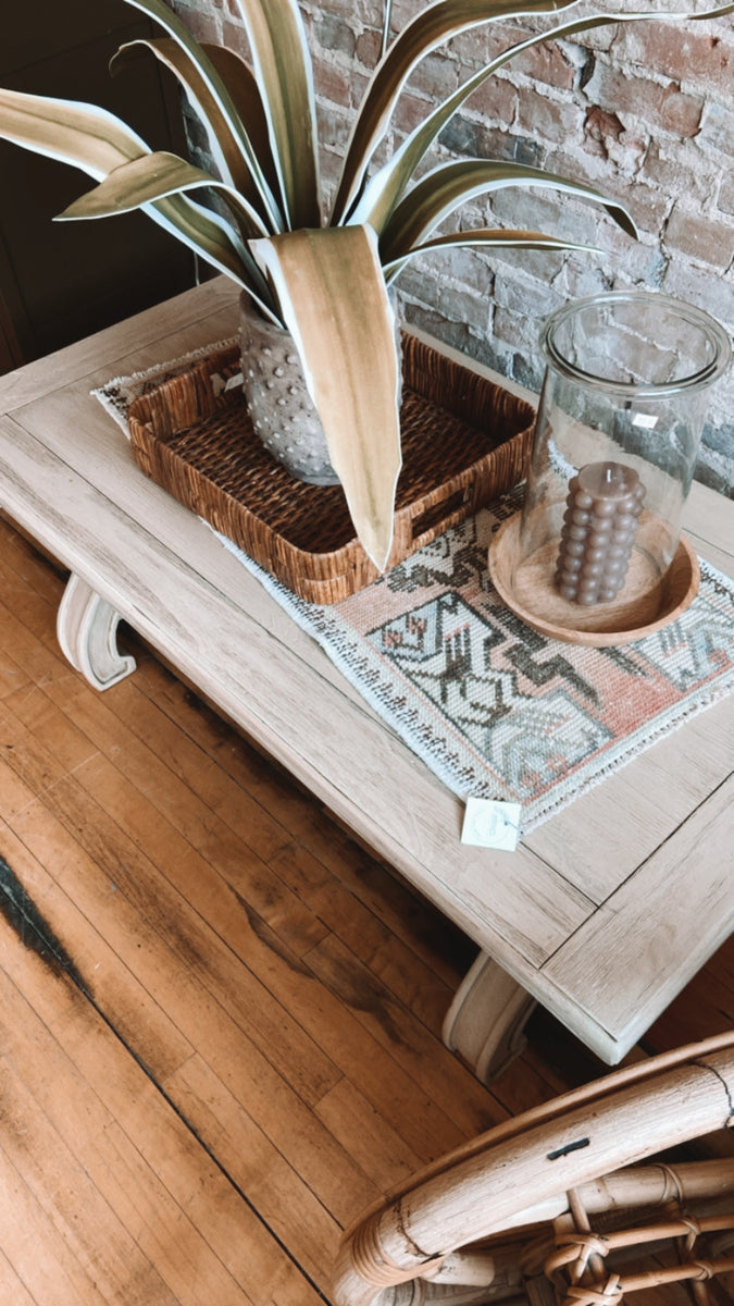 Cocktail Table – adourn